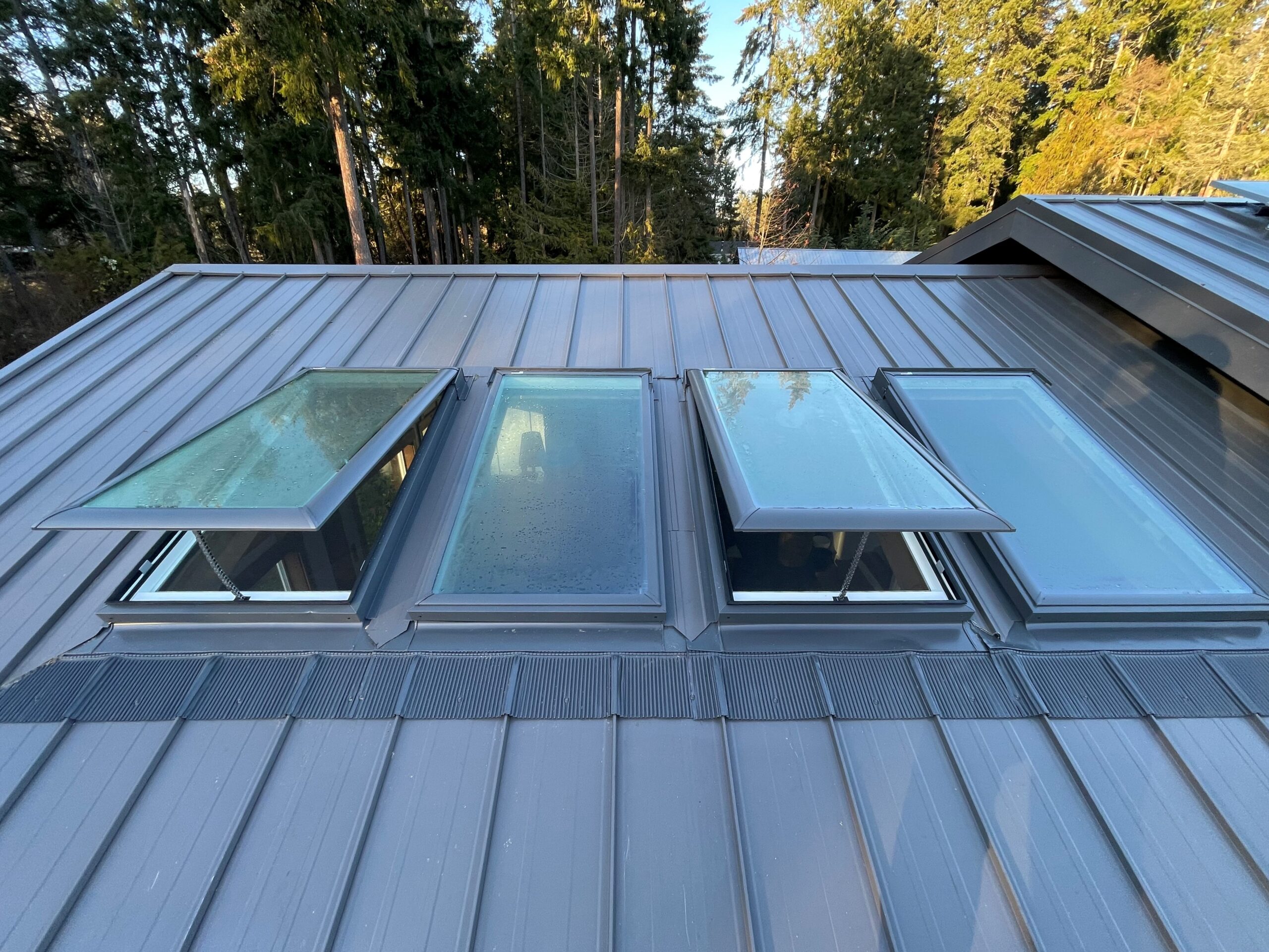 manual opening deck mount skylights Parksville - Donnelly Skylights